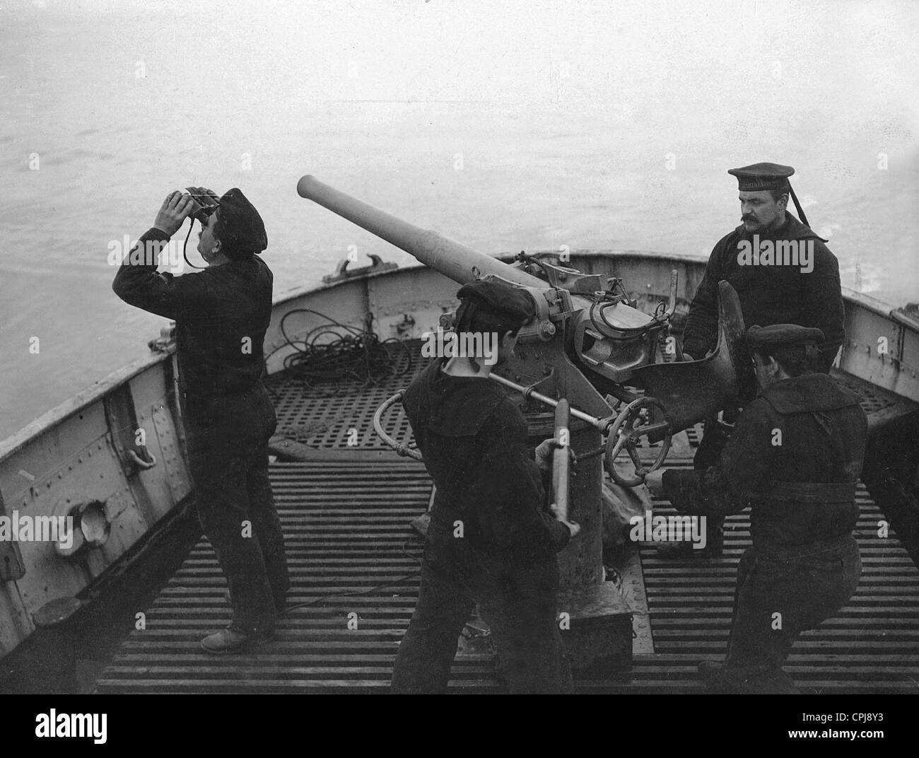 Warship gun hi-res stock photography and images - Alamy