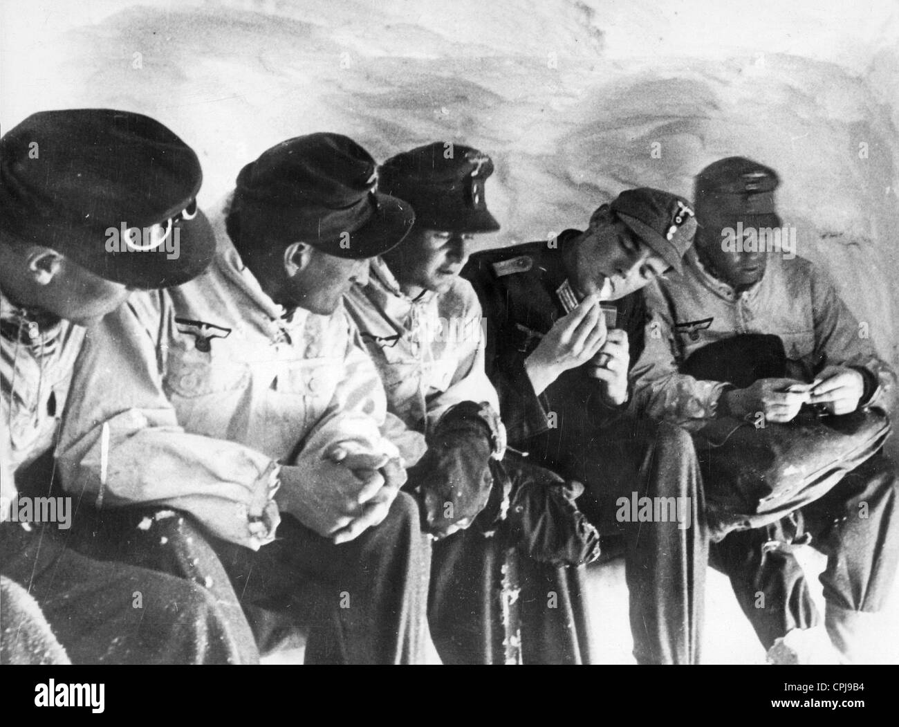 German mountain infantry in a bunker on the Arctic Ocean front, 1941 ...