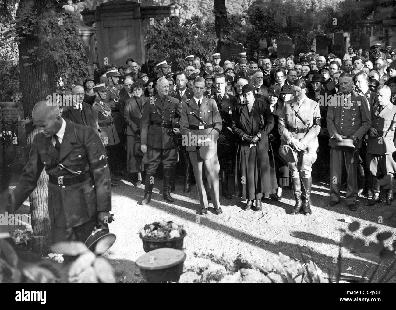 Helene Bechstein, Adolf Hitler at the funeral of Edwin Bechstein, 1934 ...