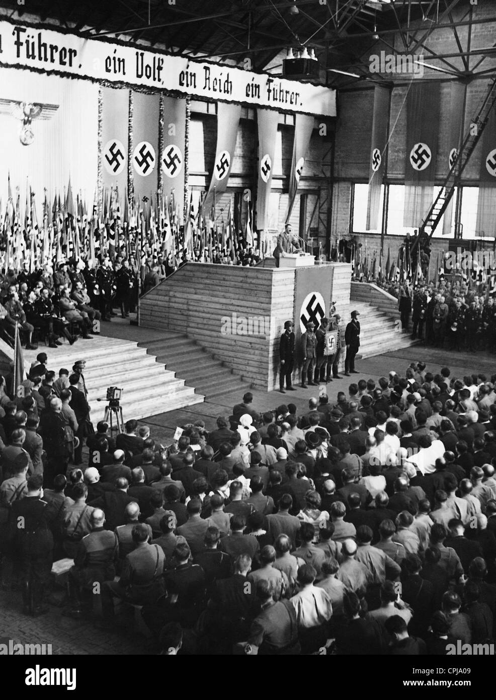 Adolf hitler speaks sa hi-res stock photography and images - Alamy