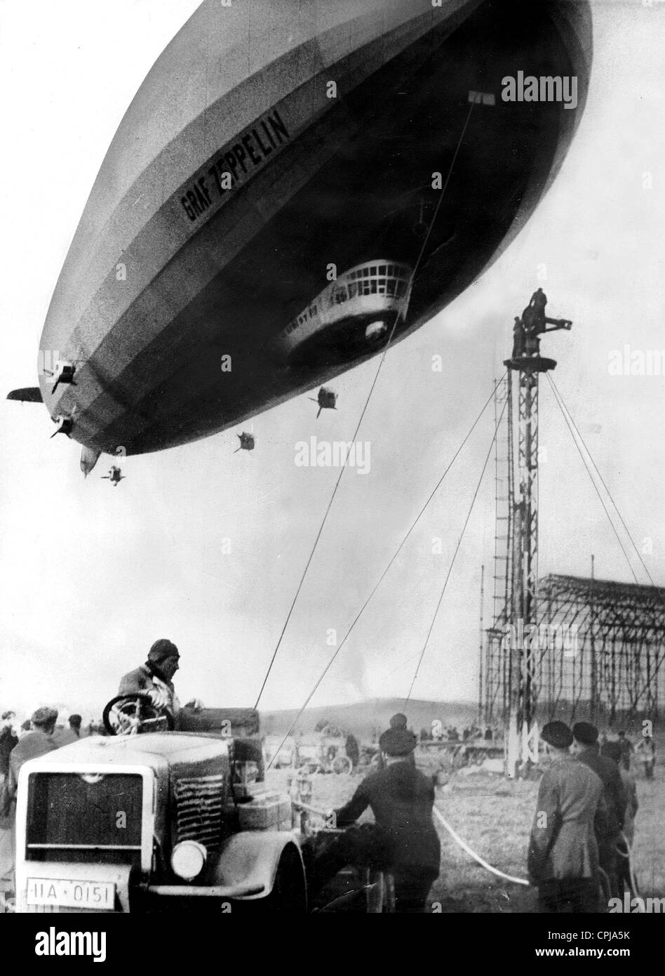 Zeppelin lz 127 Black and White Stock Photos & Images - Alamy
