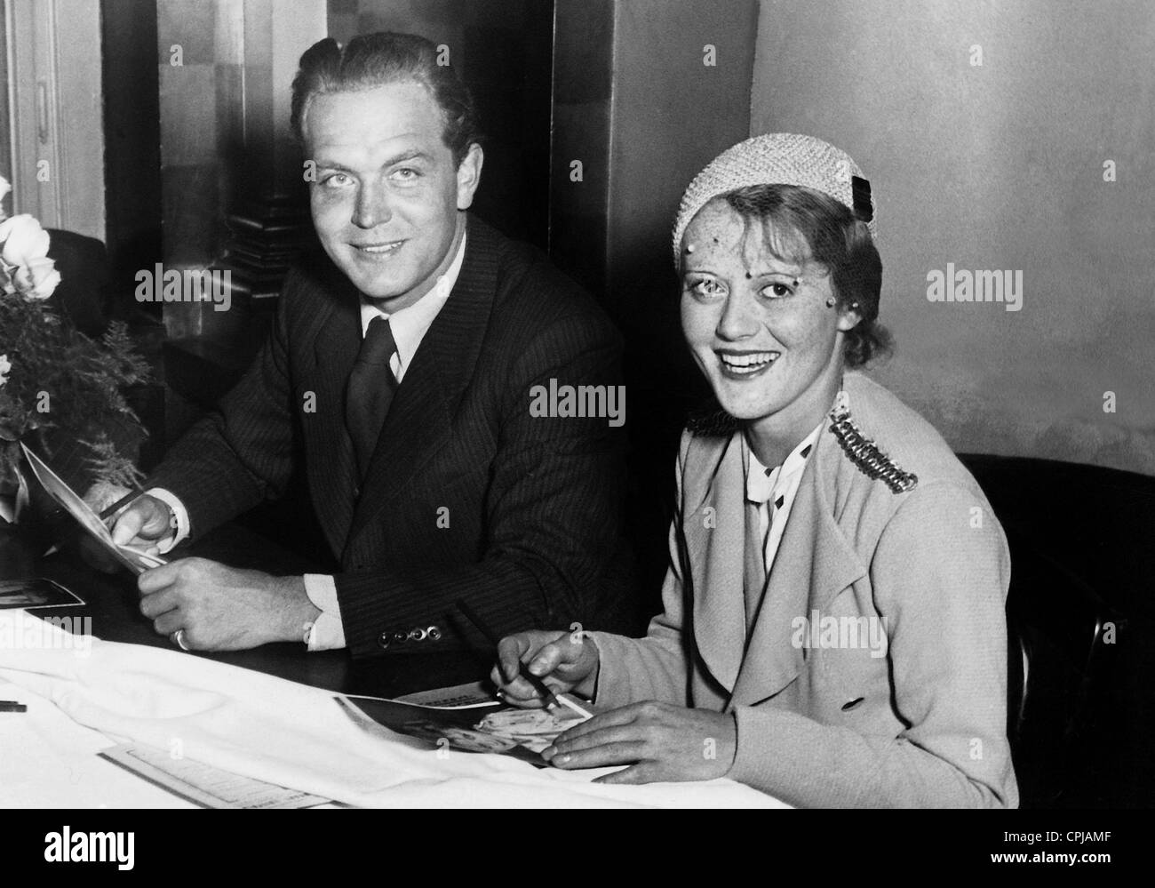 Gustav Froehlich and Maria Solveg during an autograph session, 1932 ...