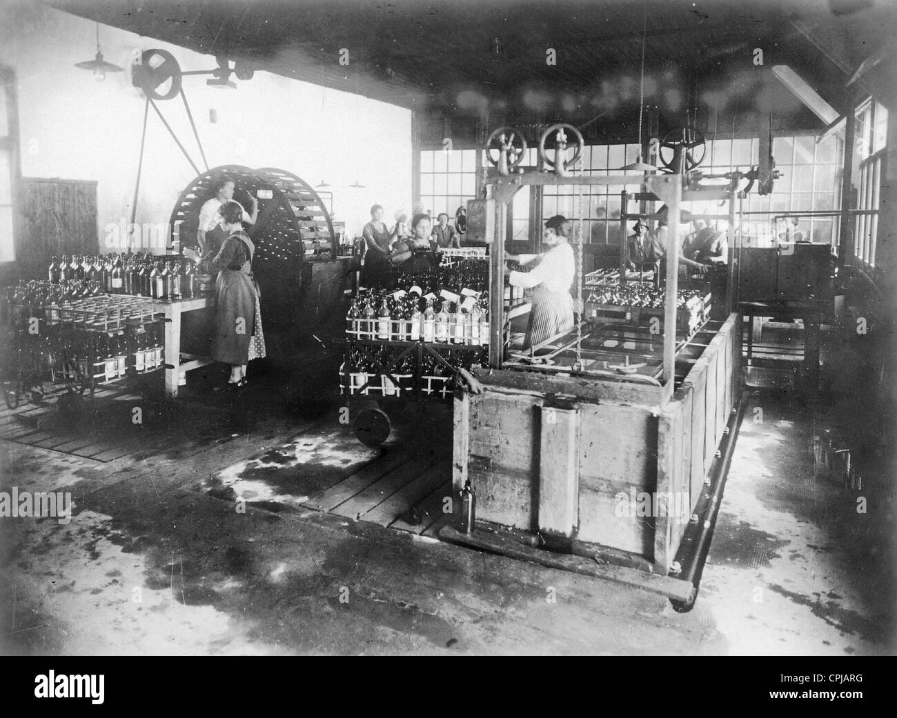 Wine bottling machine Black and White Stock Photos & Images - Alamy