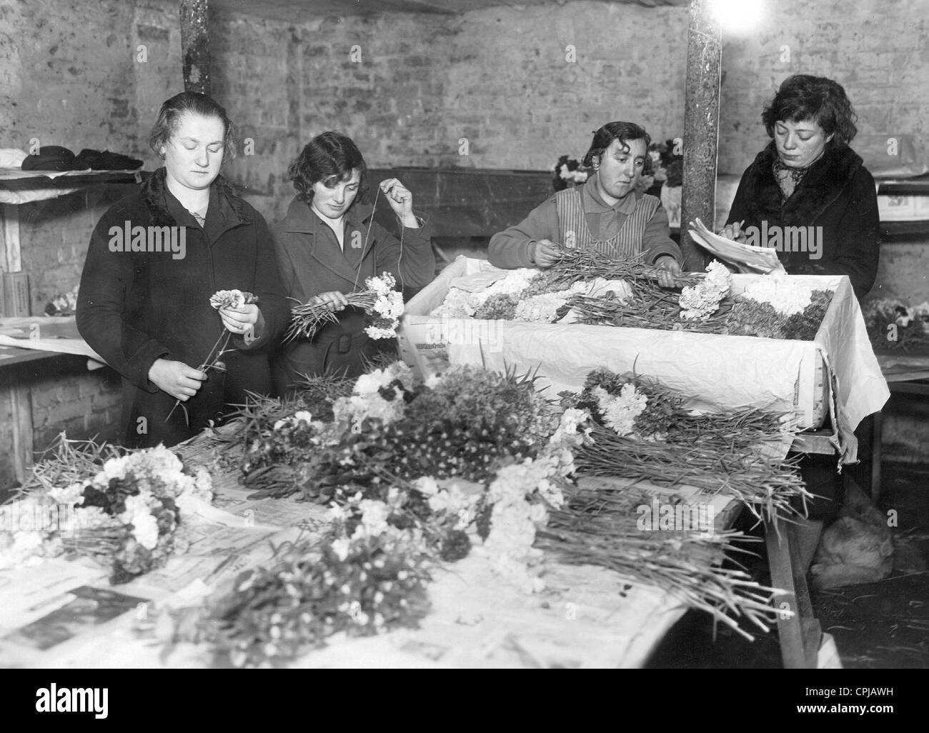 Unskilled labour Black and White Stock Photos & Images - Alamy