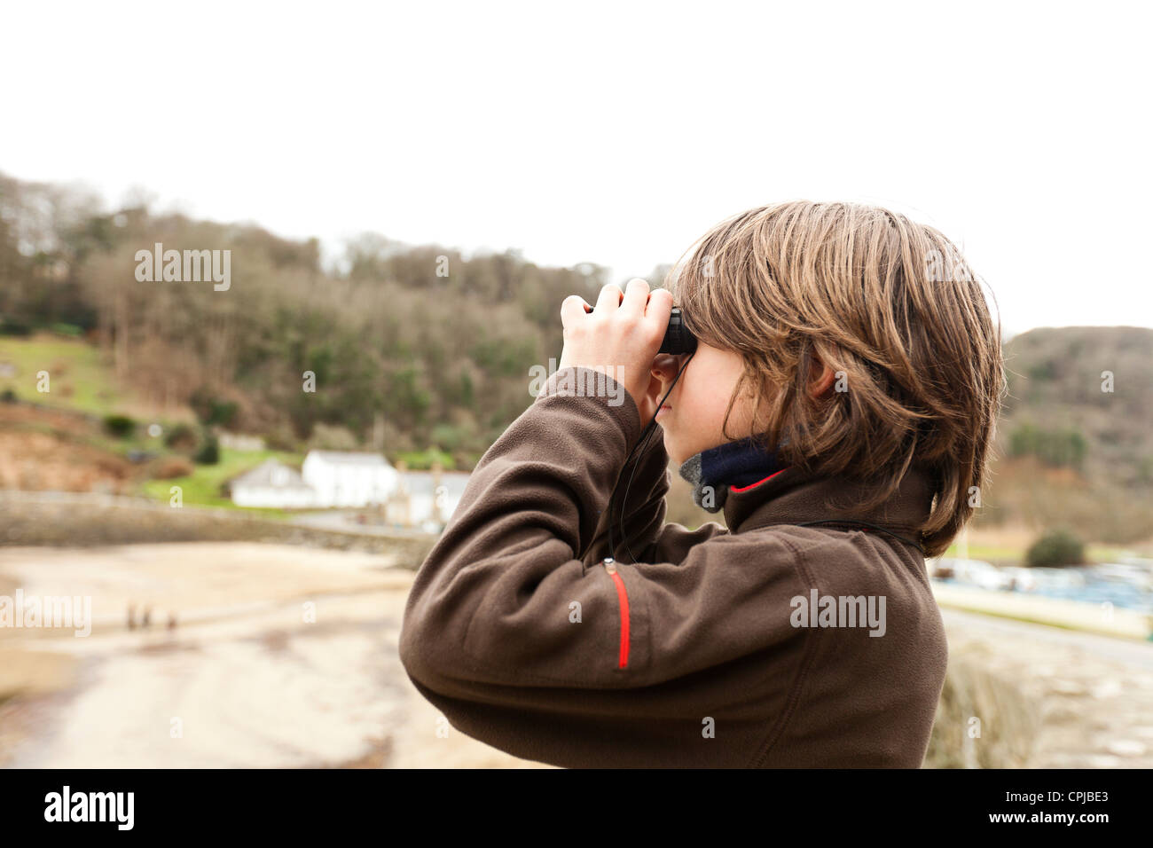 Boy using binoculars outdoors hi-res stock photography and images - Alamy