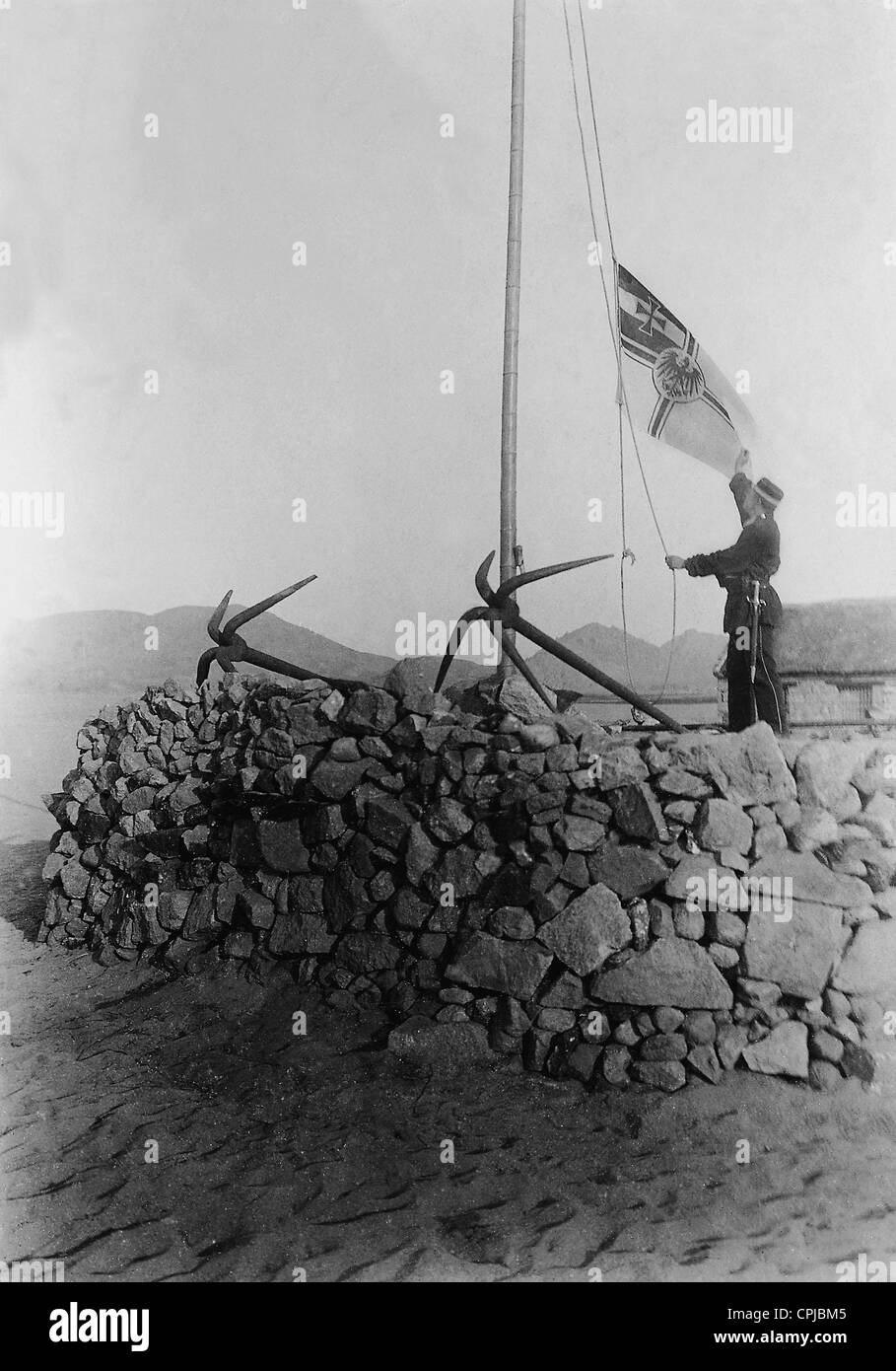 Flag hoisting hi-res stock photography and images - Alamy