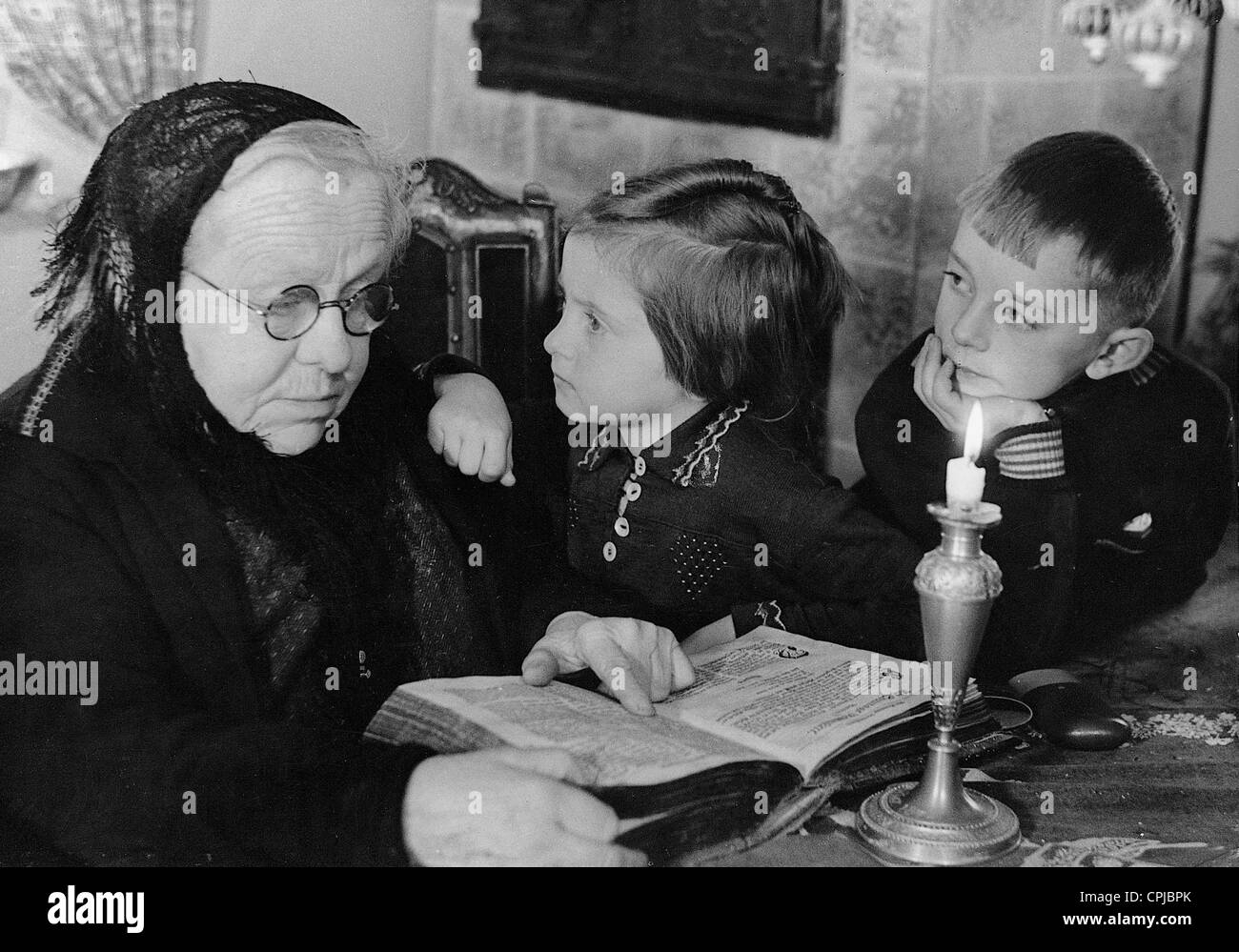 Reading bible from Black and White Stock Photos & Images - Alamy
