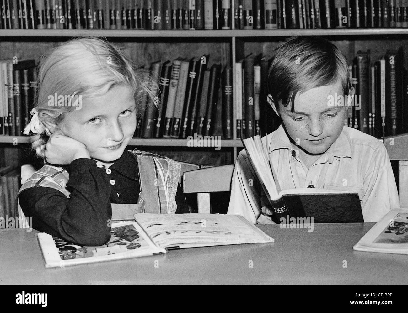 Children in the library, 1935 Stock Photo - Alamy