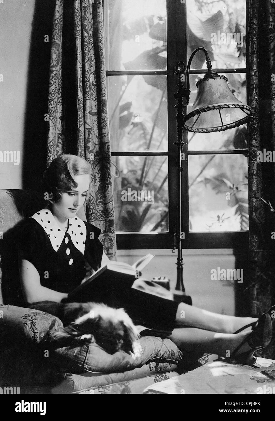 Woman reading, 1935 Stock Photo - Alamy