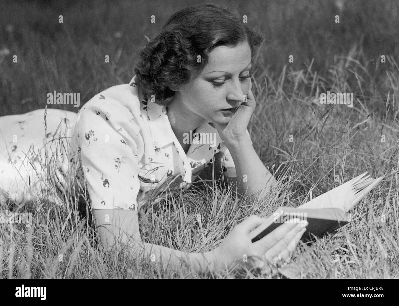 Woman reading, 1938 Stock Photo - Alamy