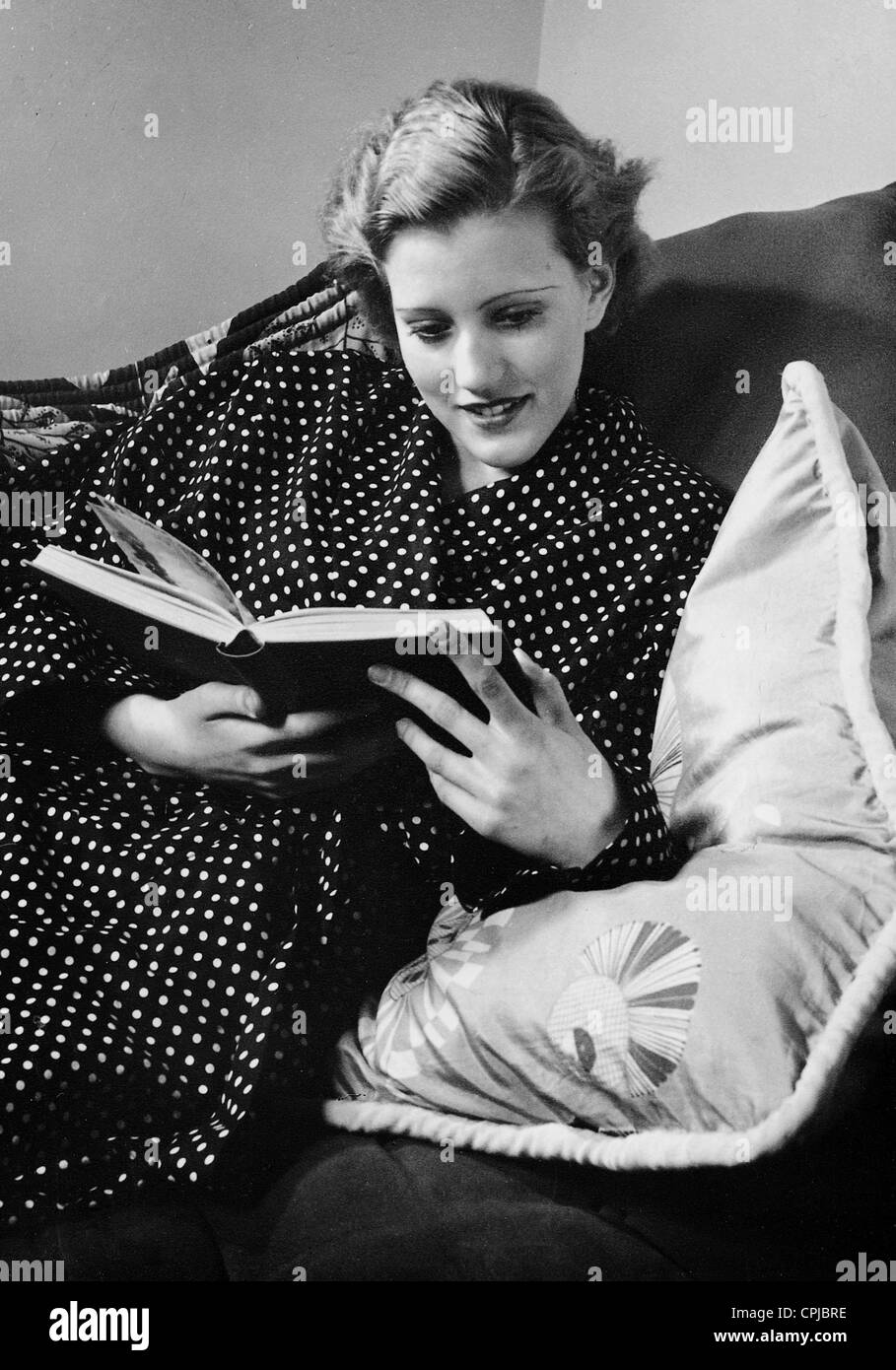 Woman reading, 1942 Stock Photo - Alamy