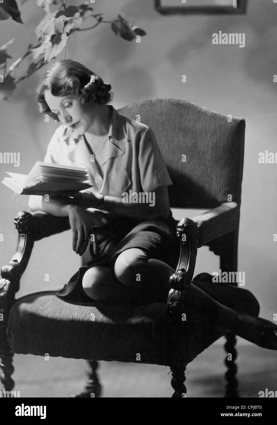 Woman reading, 1938 Stock Photo - Alamy