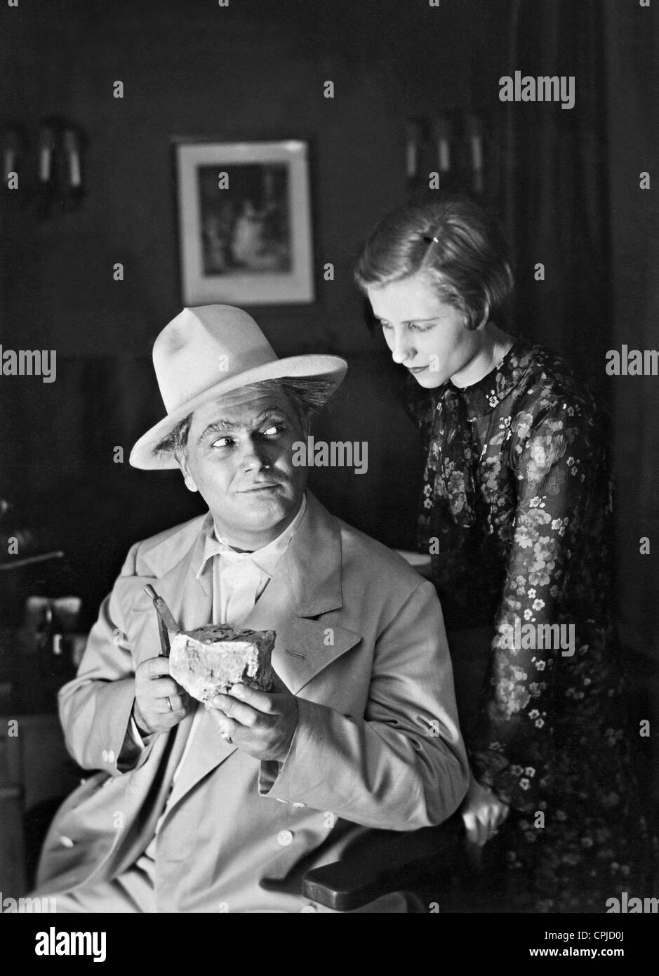 Oskar Homolka and Grete Mosheim in 'Der Mann, der seinen Namen Aenderte ...