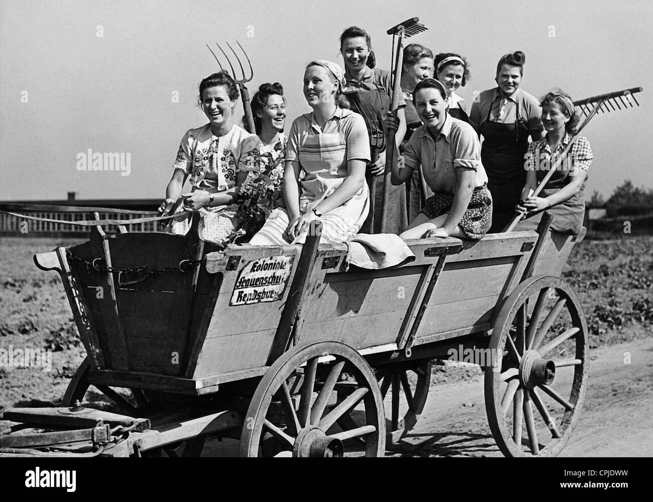Women of the colonial women school in Rendsburg on their way to field ...