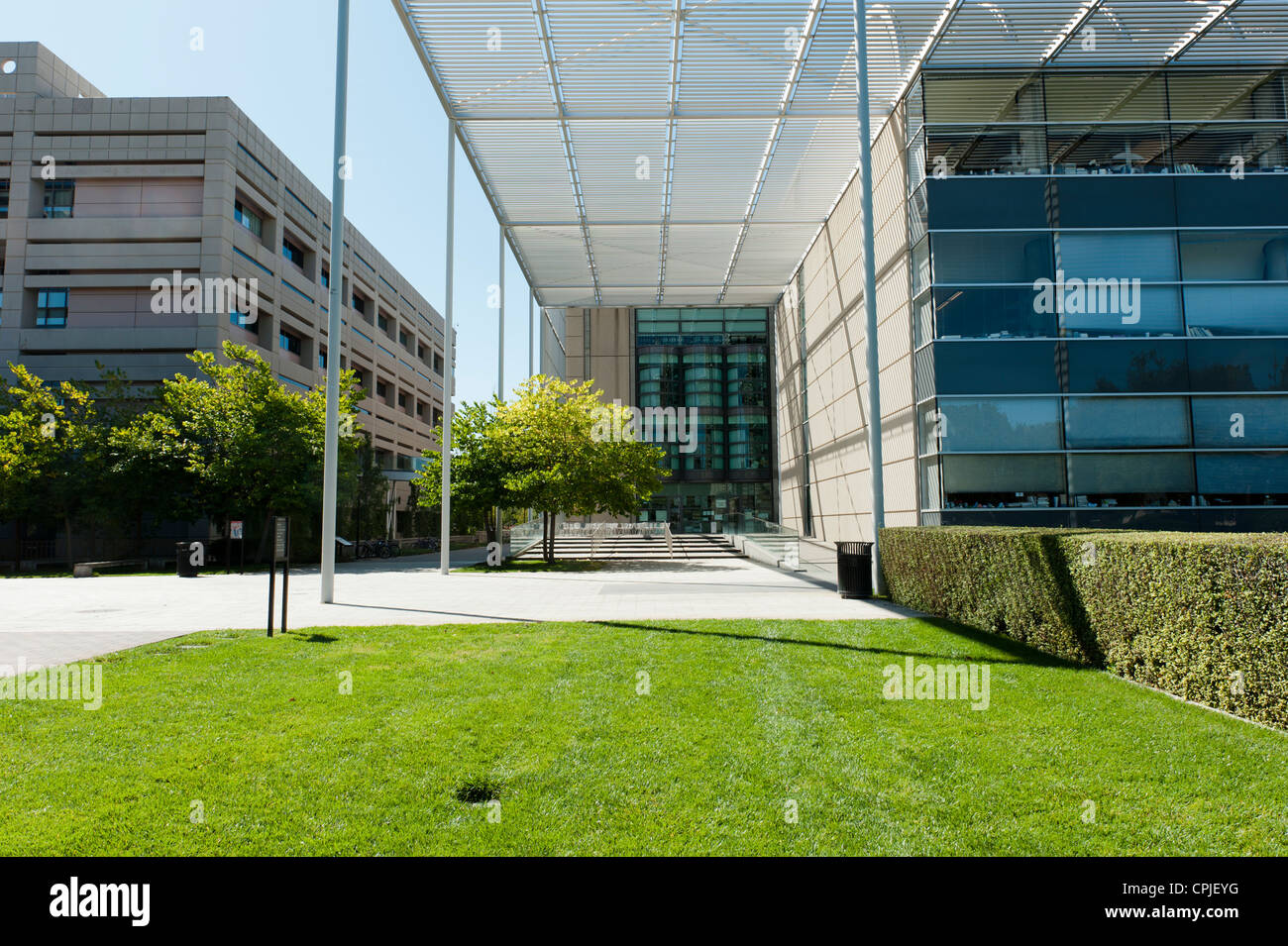 Outdoor campus cafe hi-res stock photography and images - Alamy