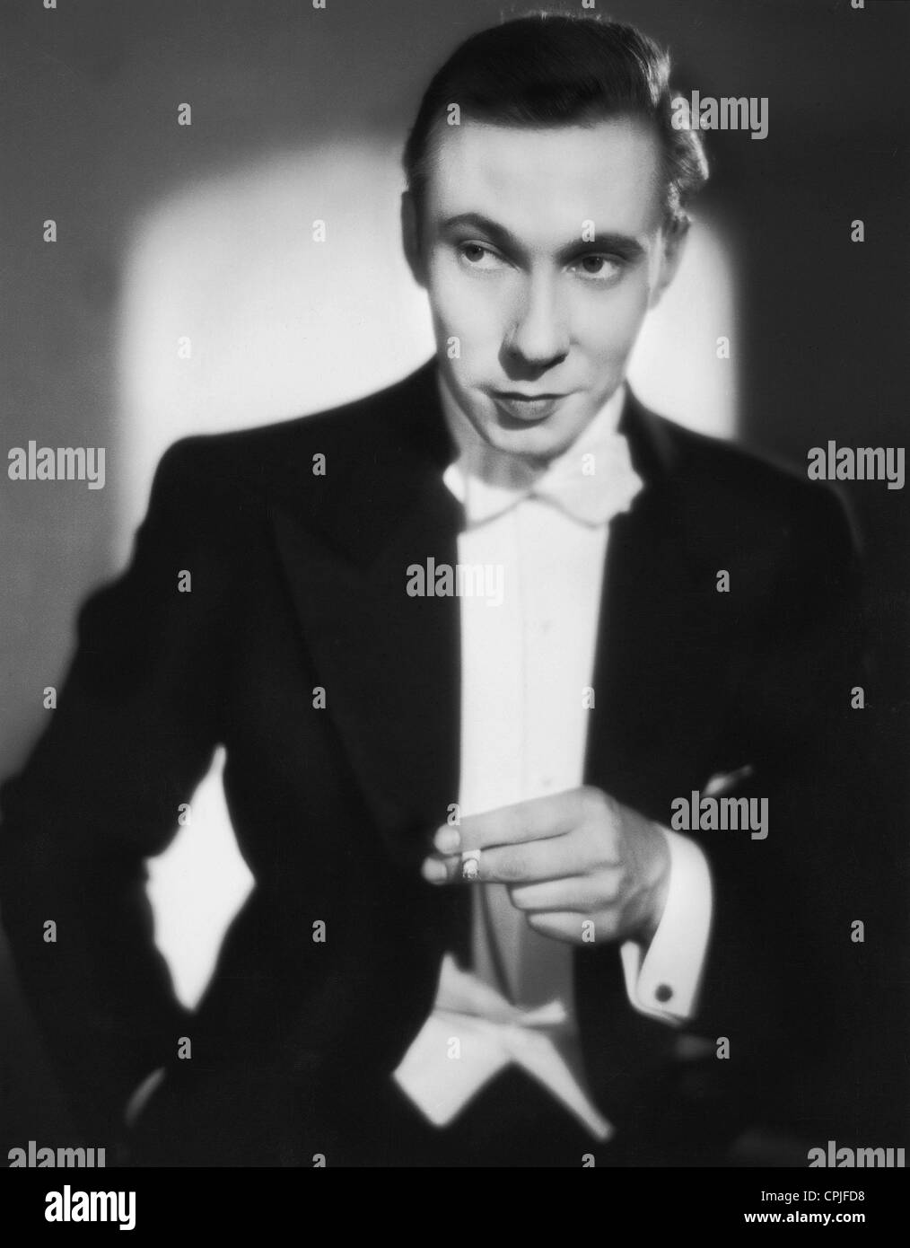 Carl Raddatz in 'Wir tanzen um die Welt', 1939 Stock Photo - Alamy