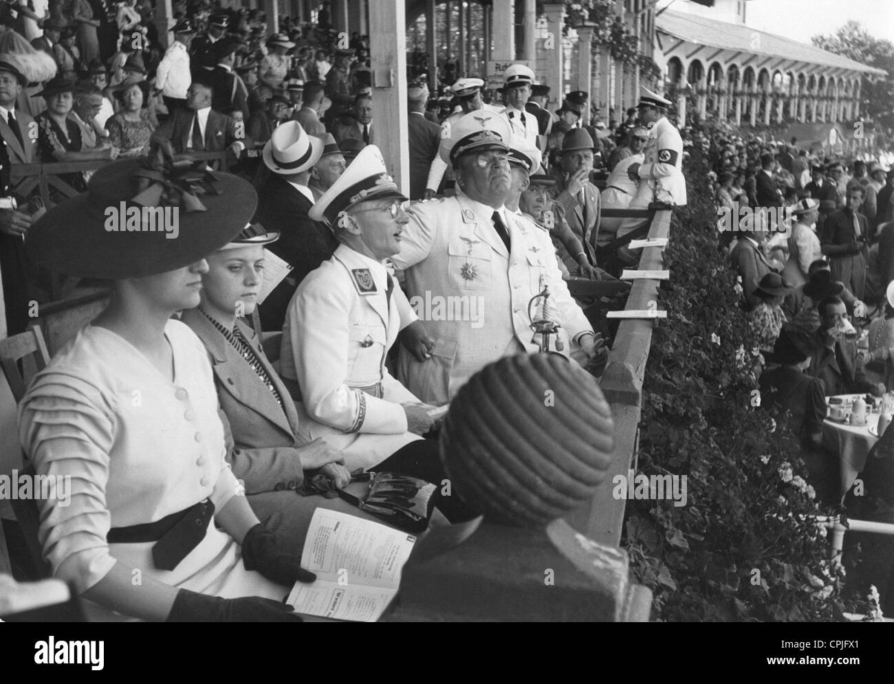 Karl fiehler and hugo sperrle horse race munich Black and White Stock ...