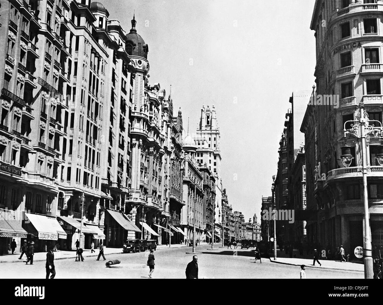 Gran Via in Madrid, 1930 Stock Photo - Alamy