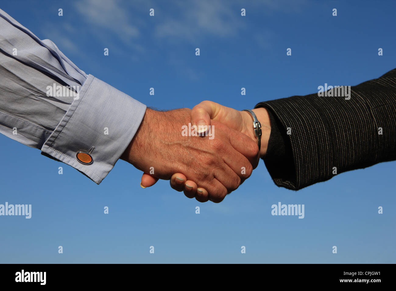 Deal done handshake hi-res stock photography and images - Alamy