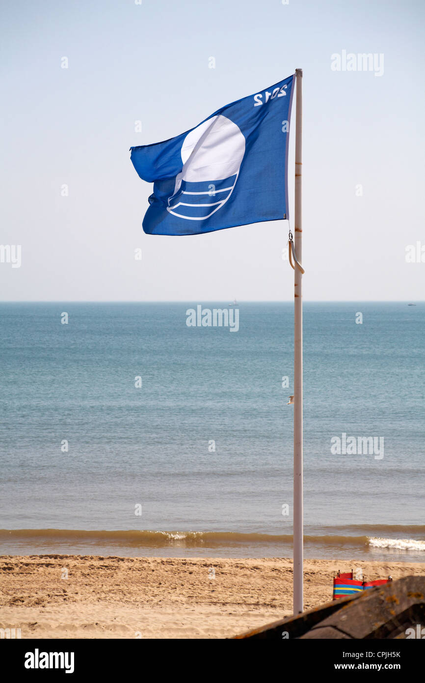 Blue Flag 2012 beach award flying at Alum Chine Beach, Bournemouth ...