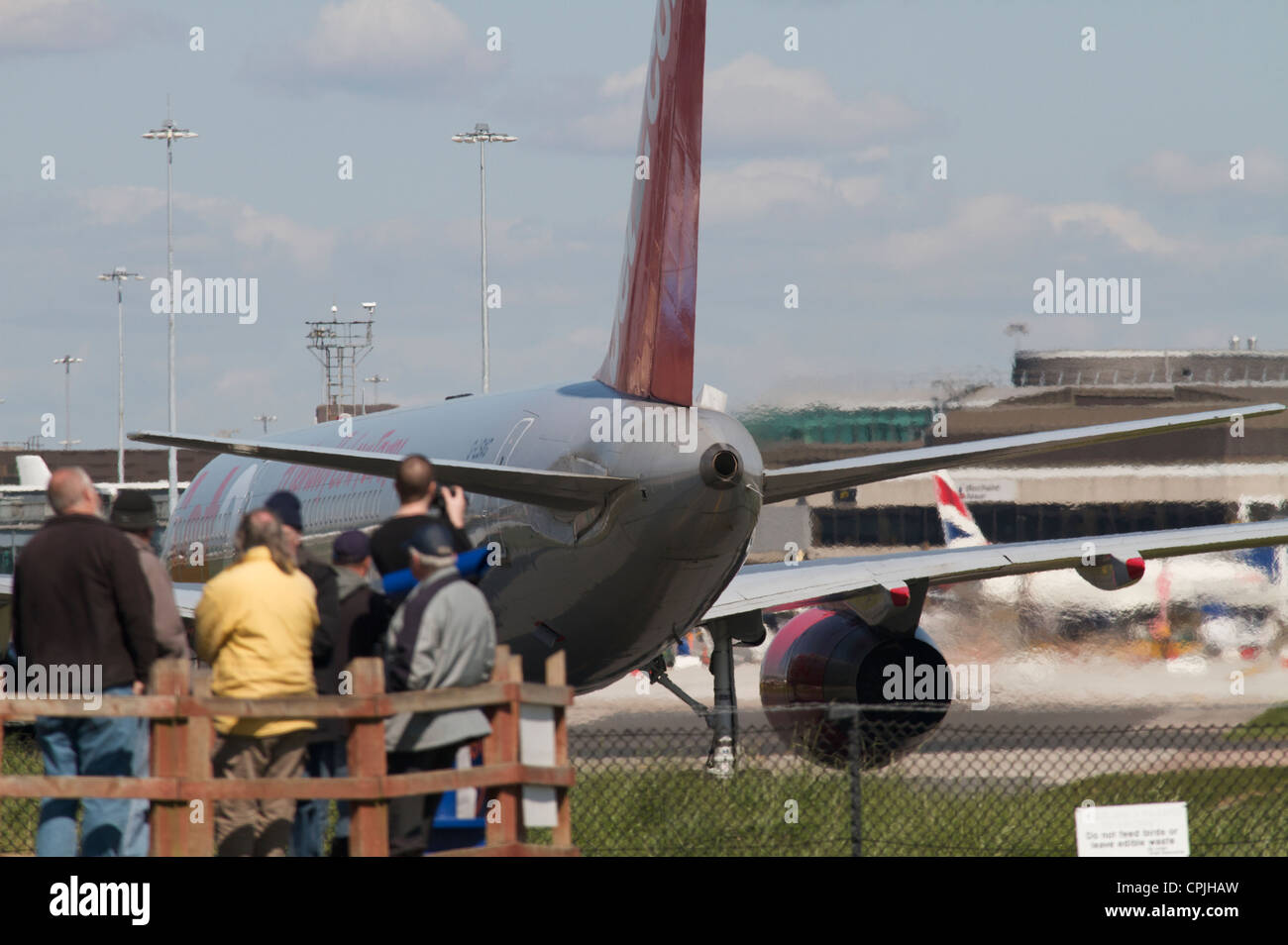 Plane spotters at Manchester Airport Stock Photo - Alamy