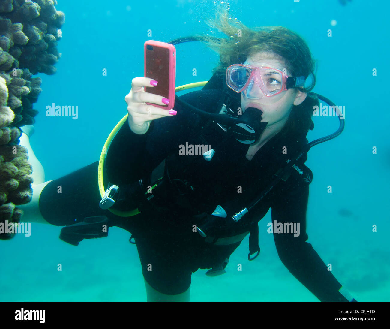 SCUBA diver using smartphone (Iphone) underwater Stock Photo - Alamy
