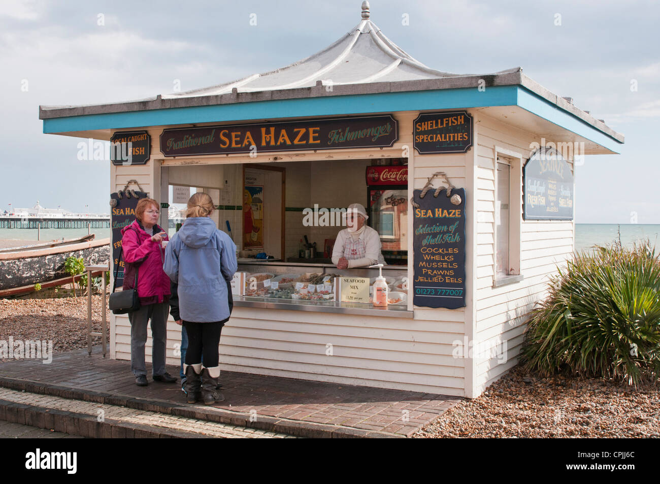 Brighton seafront shellfish lobster kiosk hi-res stock photography and ...