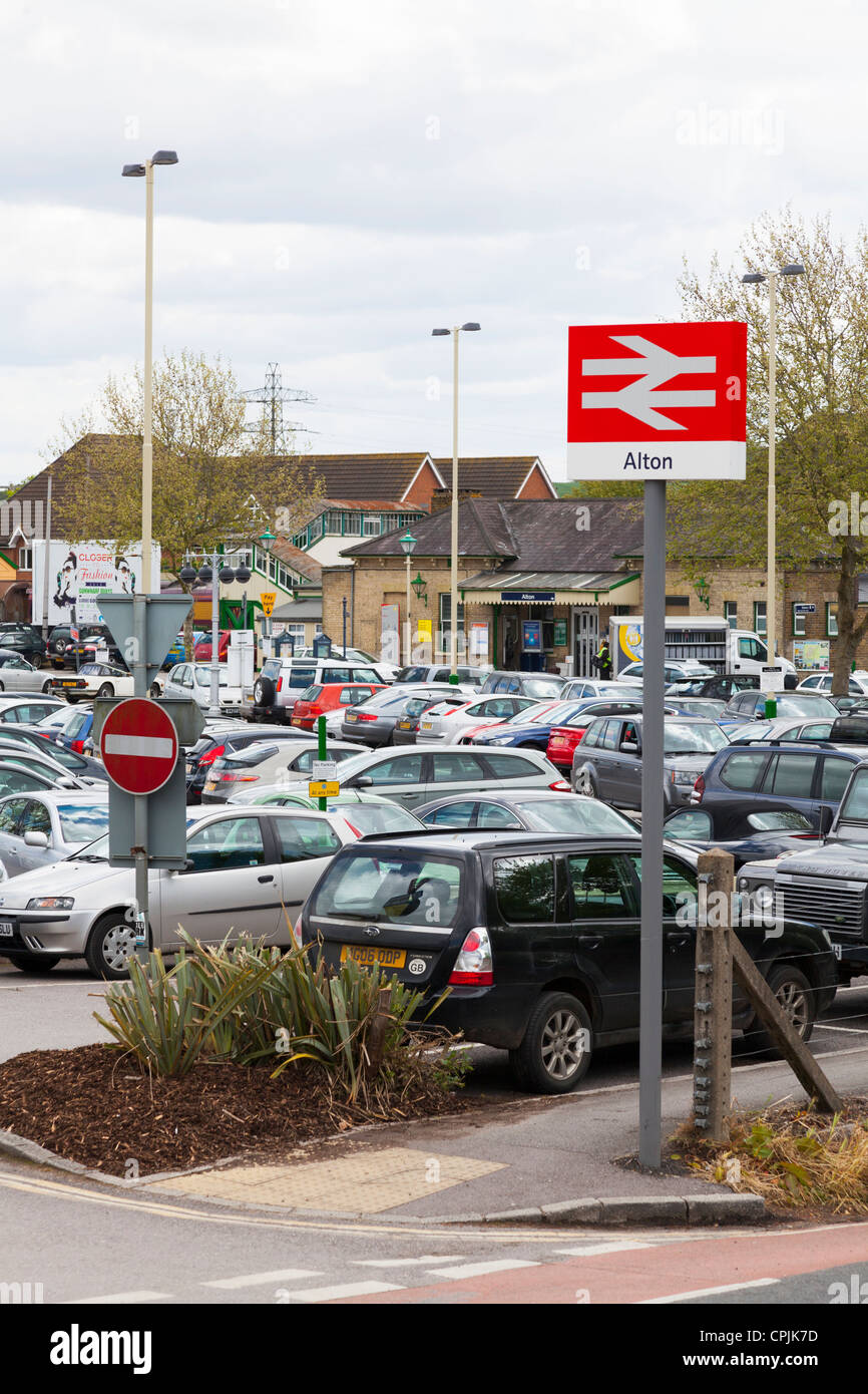 Alton railway station hi-res stock photography and images - Alamy