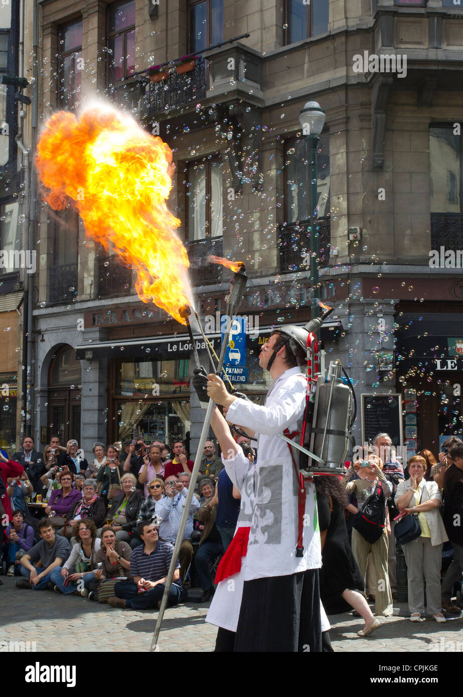 zinneke parade street carnival Stock Photo - Alamy