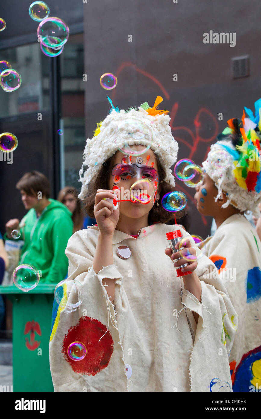 zinneke parade street carnival Stock Photo - Alamy