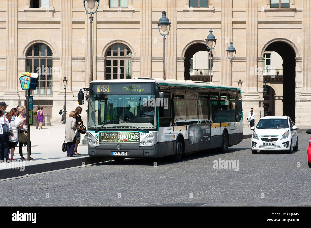 Bus on street hi-res stock photography and images - Alamy