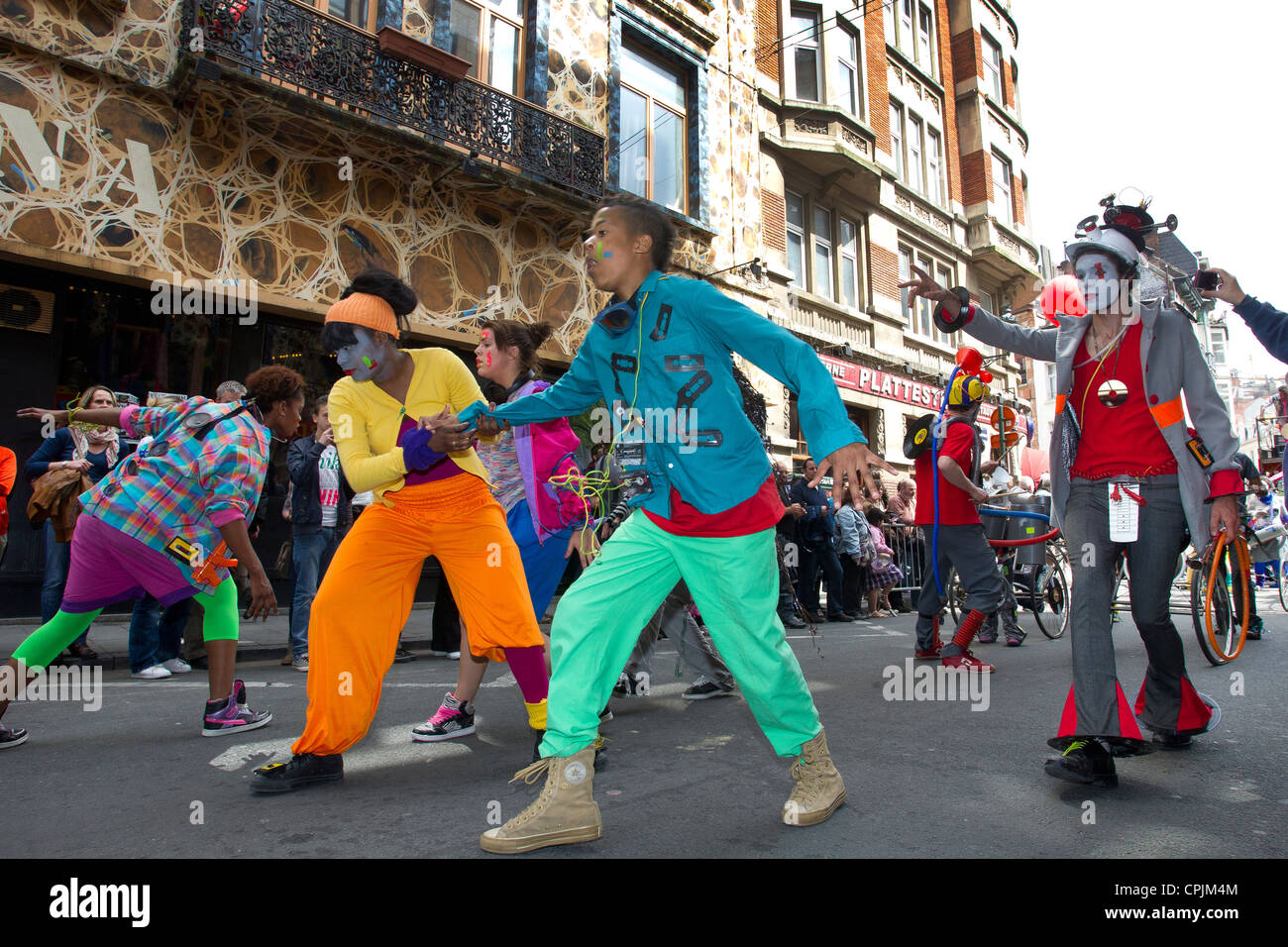 zinneke parade street carnival Stock Photo - Alamy