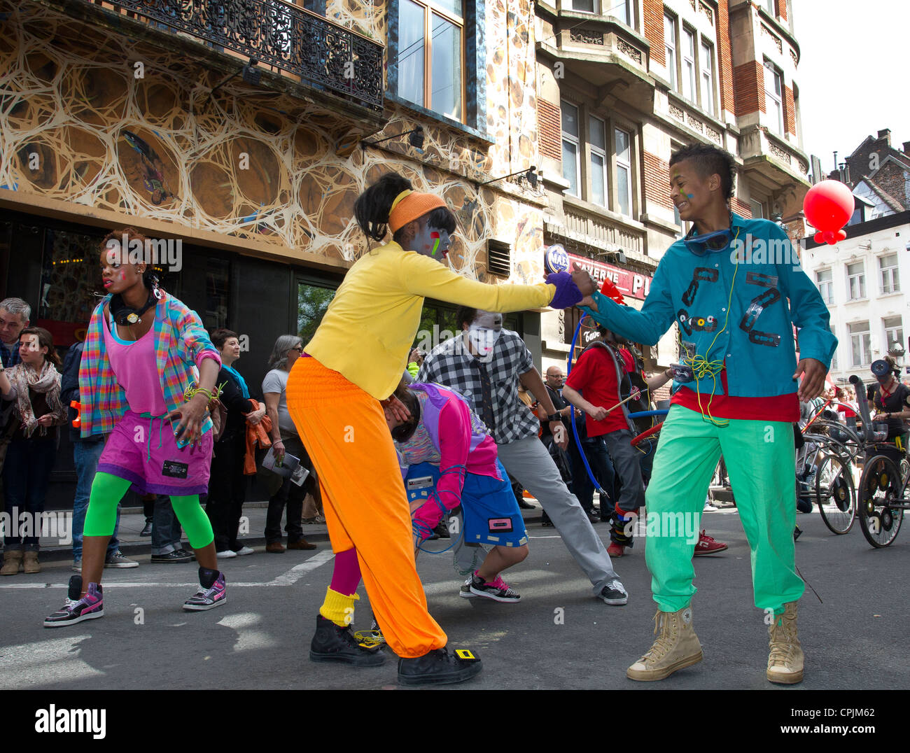 zinneke parade street carnival Stock Photo - Alamy