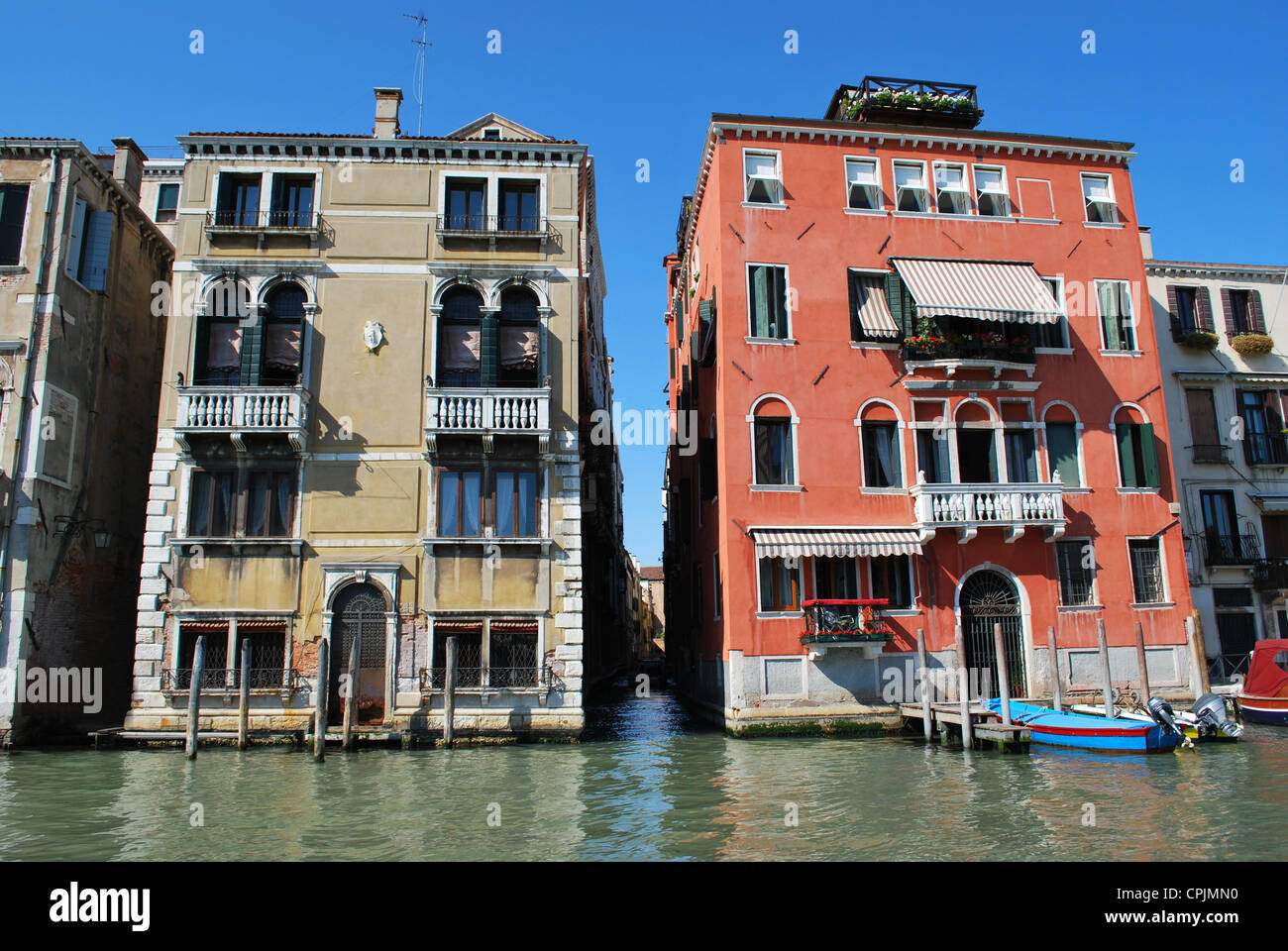 Gondola and colorful houses hi-res stock photography and images - Alamy
