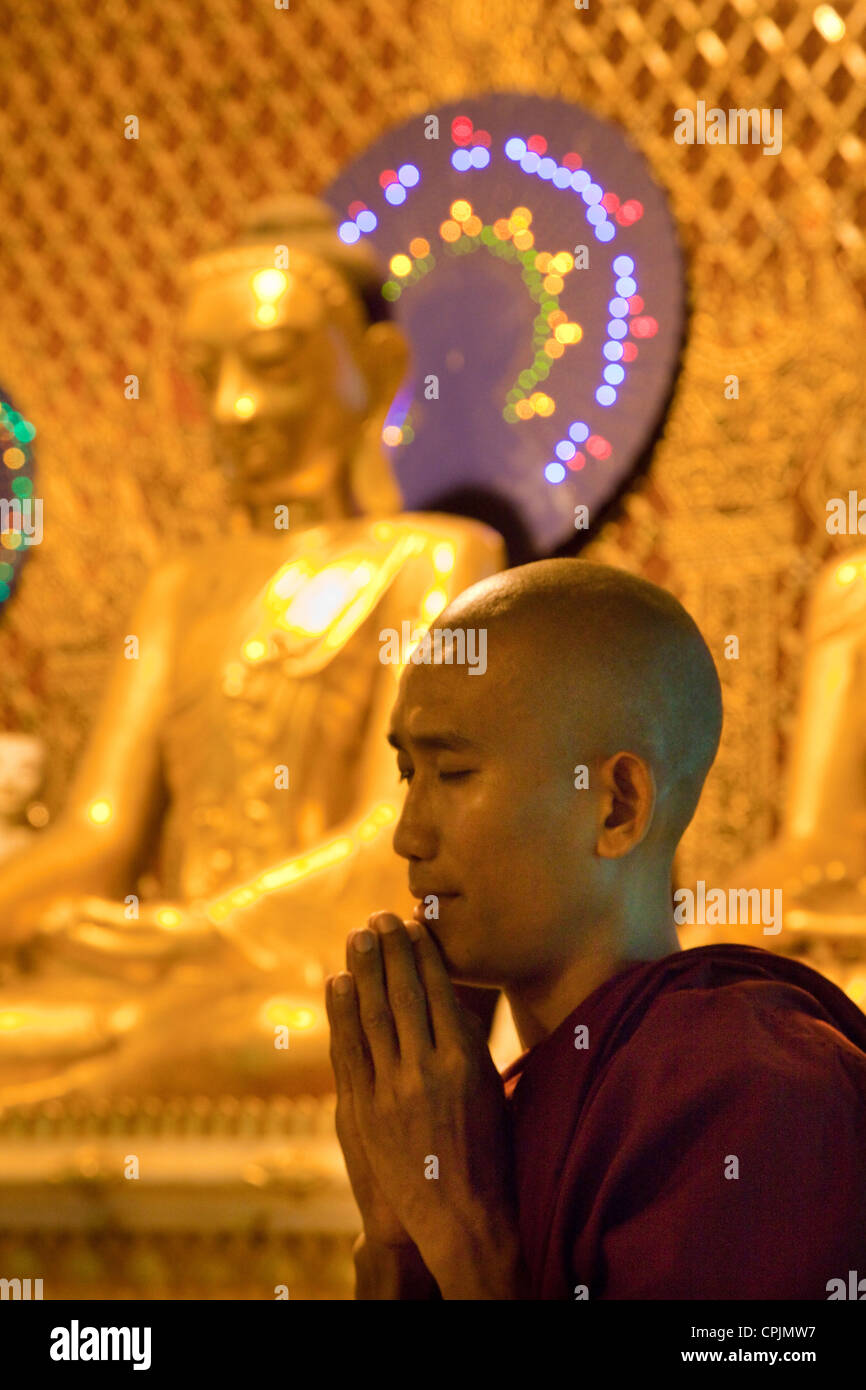 Myanmar buddhist monk praying hi-res stock photography and images - Alamy