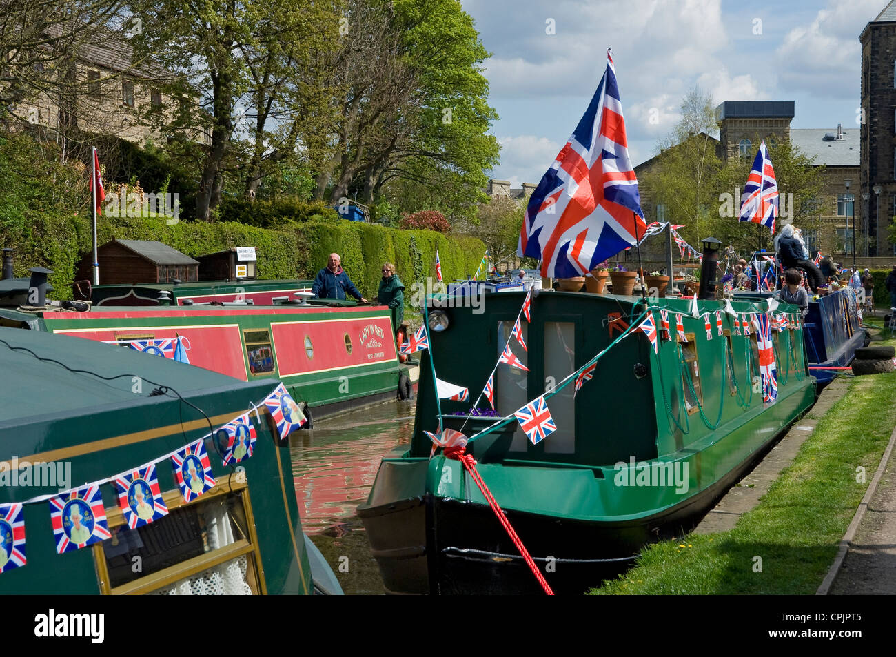 English Narrow Boat Bunting High Resolution Stock Photography and ...