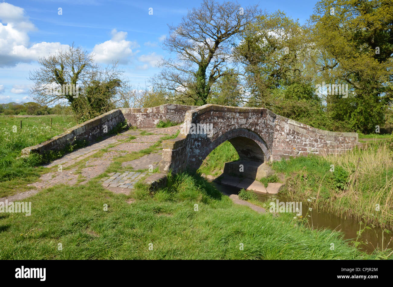 Old packhorse bridge at Hockenhull Platts, Tarvin, Cheshire Stock Photo ...