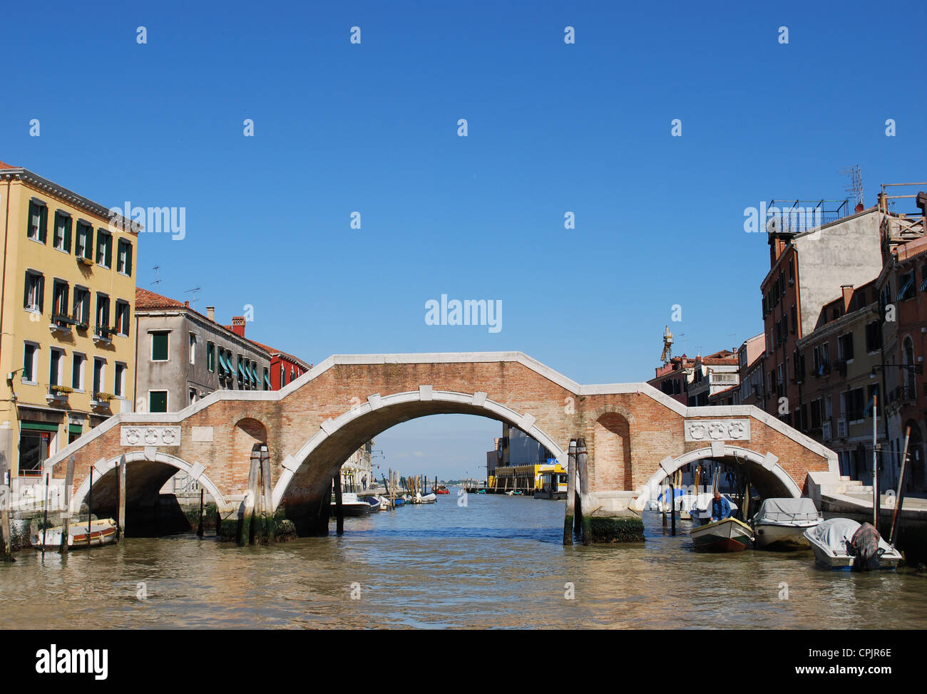 Brick stone arches hi-res stock photography and images - Alamy