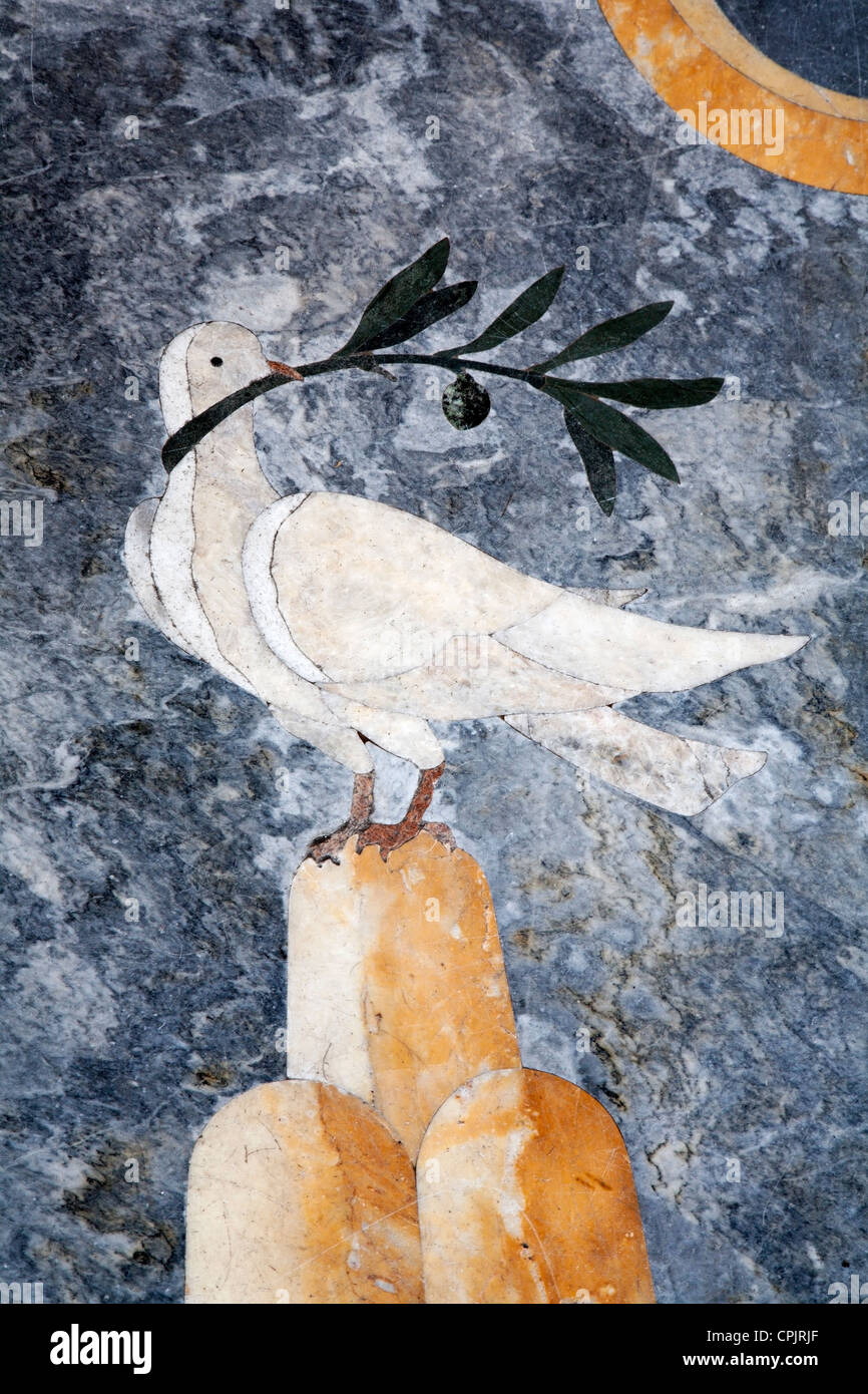 Rome - dove from floor of vestibule in Lateran basilica Stock Photo - Alamy