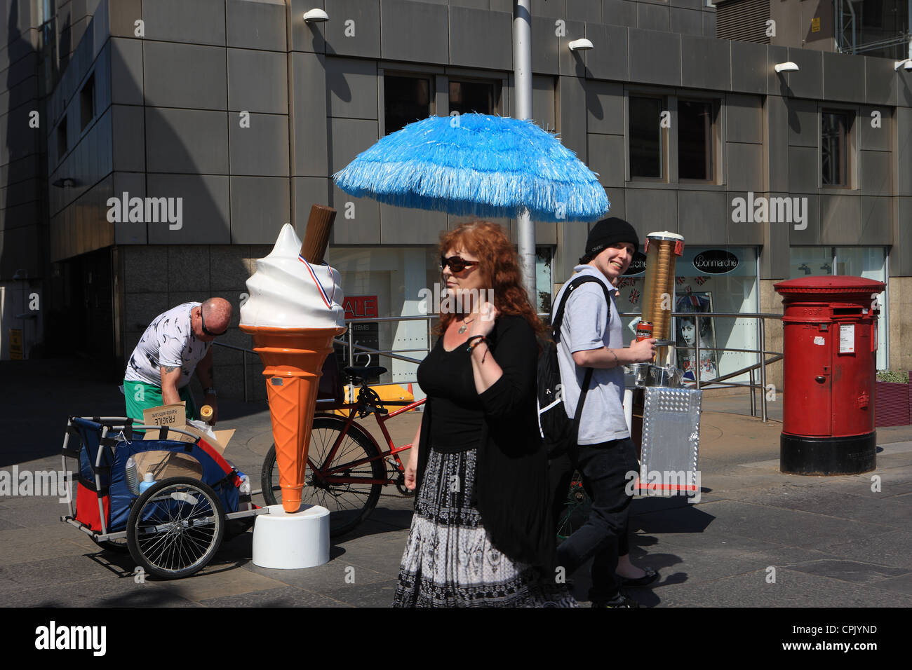 Ice cream seller cone hi-res stock photography and images - Alamy