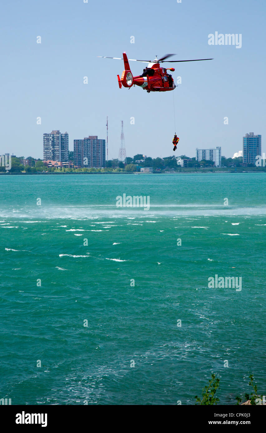 Detroit, Michigan - The U.S. Coast Guard demonstrates water rescue ...