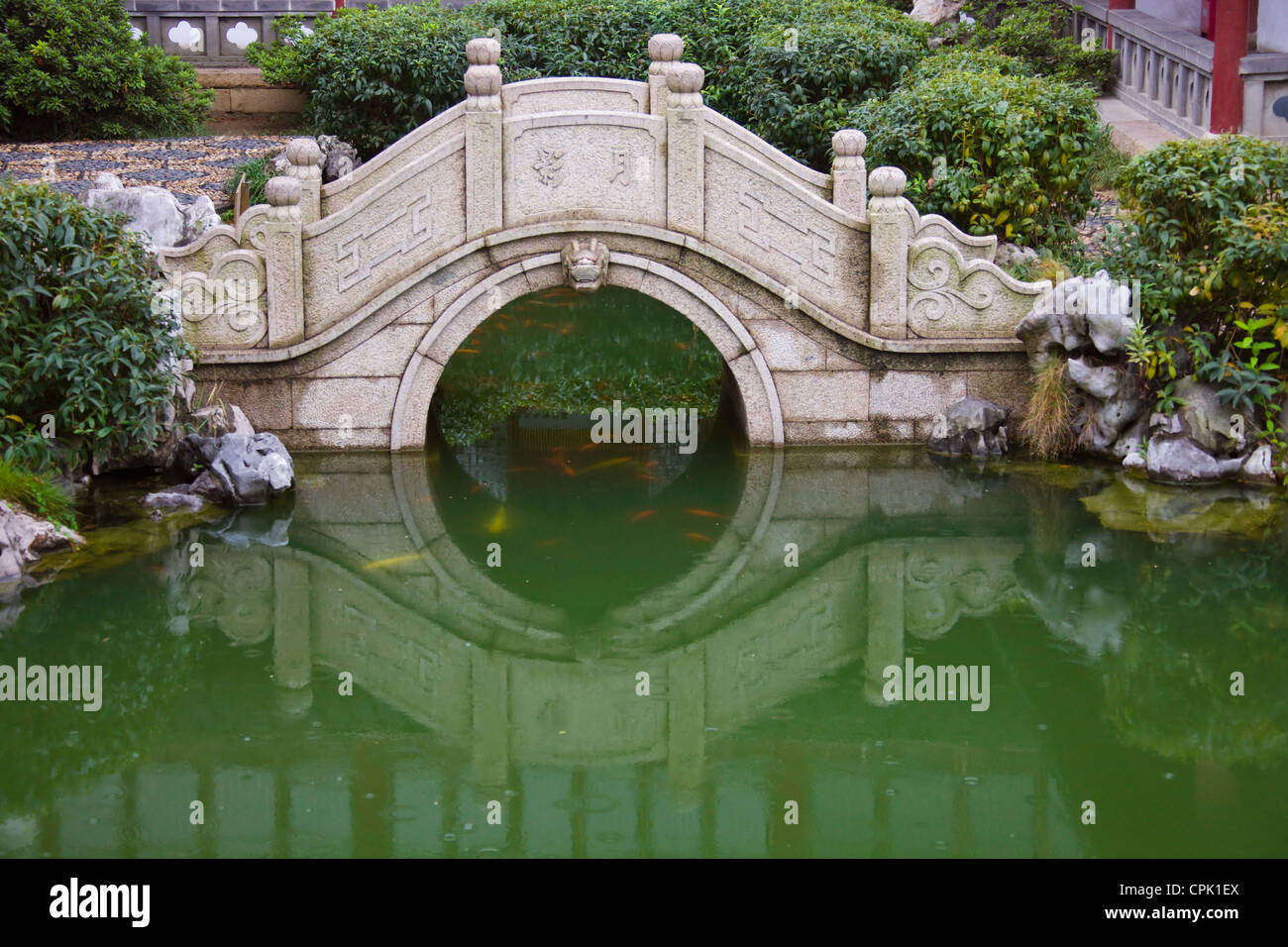 Chinese bridge garden hi-res stock photography and images - Alamy