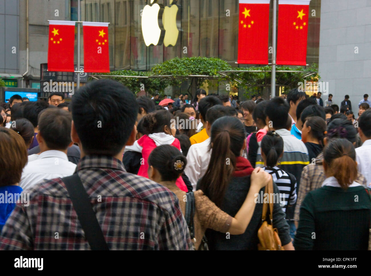Apple store in Shanghai, China Stock Photo - Alamy