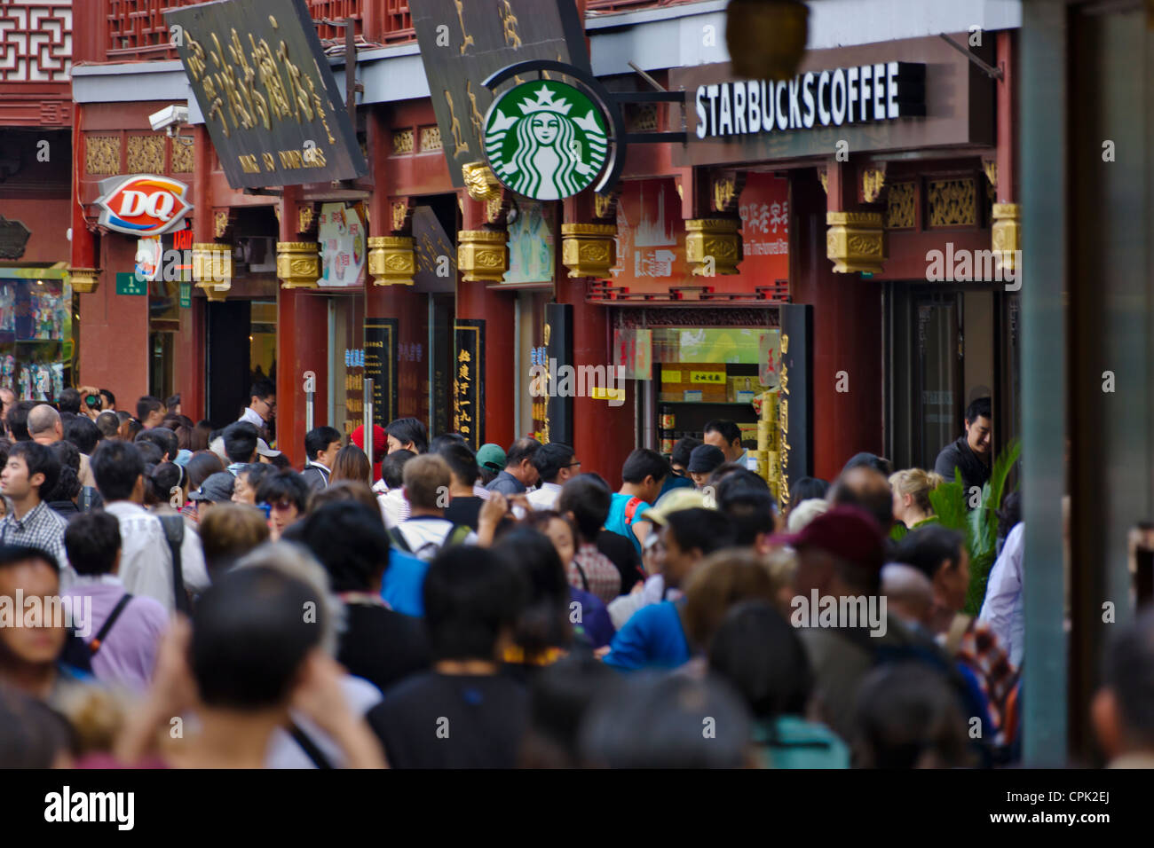 Yuyuan Temple Bazaar, Shanghai, China Stock Photo - Alamy