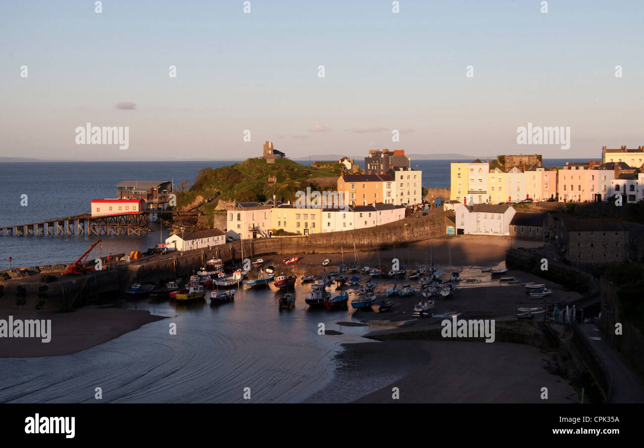 Night evening boats hi-res stock photography and images - Alamy