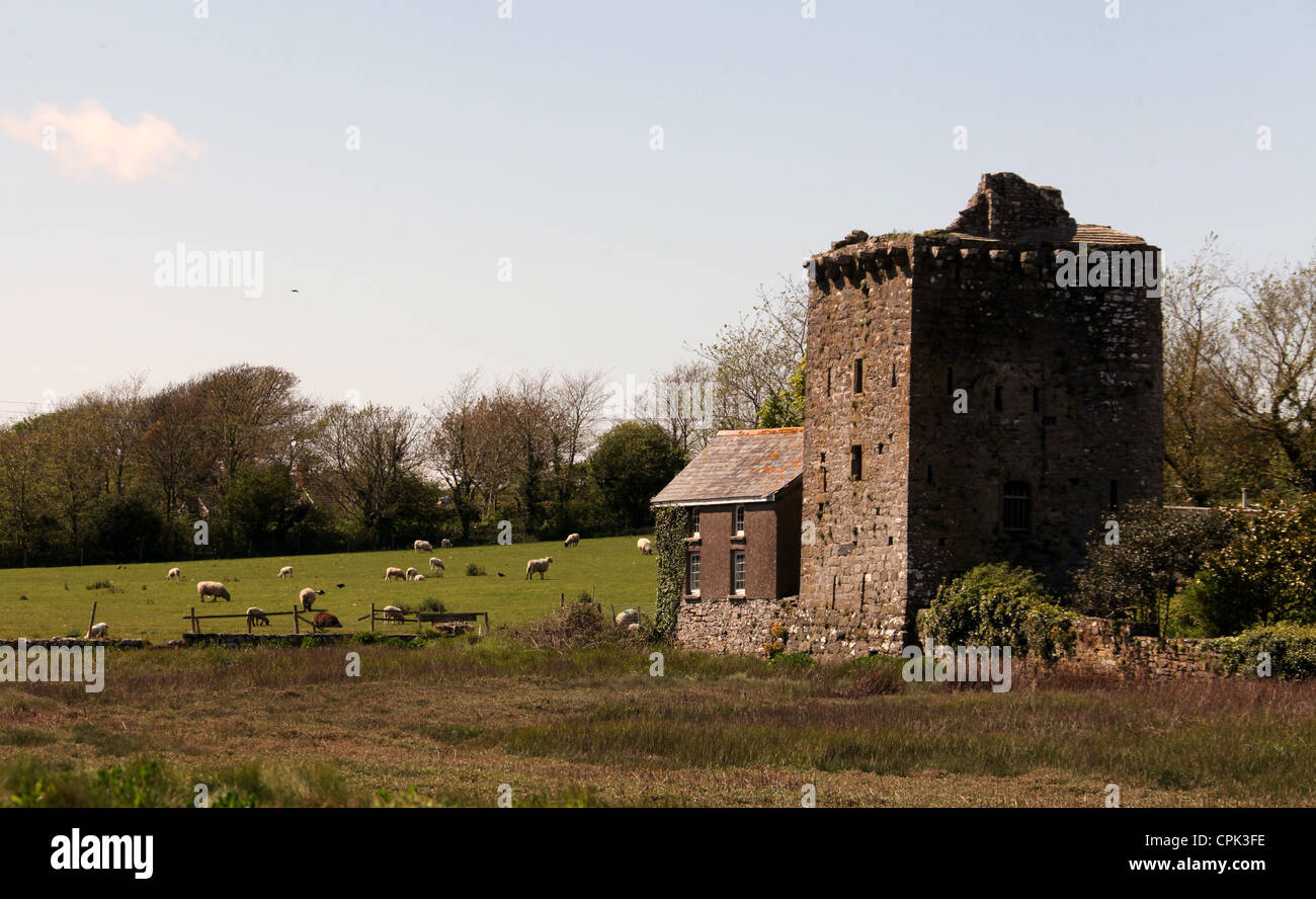 14th century pele tower hi-res stock photography and images - Alamy