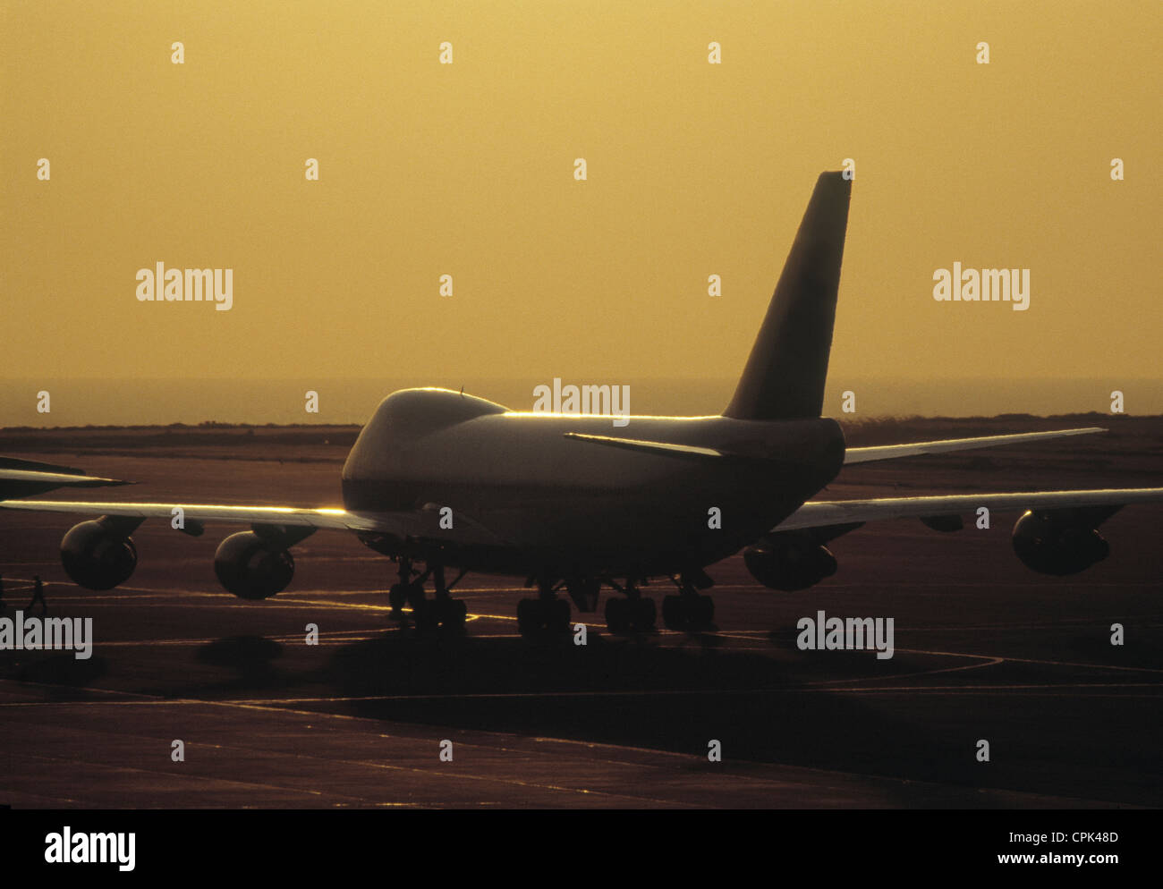 Boeing 747 landing rear view hi-res stock photography and images - Alamy