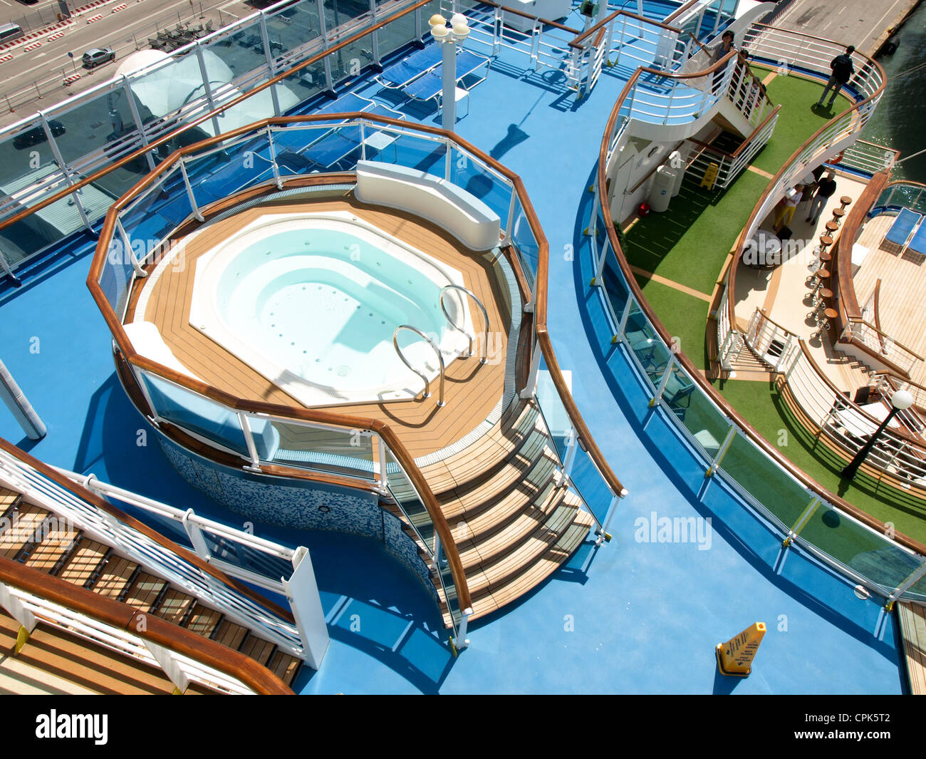 Jacuzzi on deck cruise ship hi-res stock photography and images - Alamy