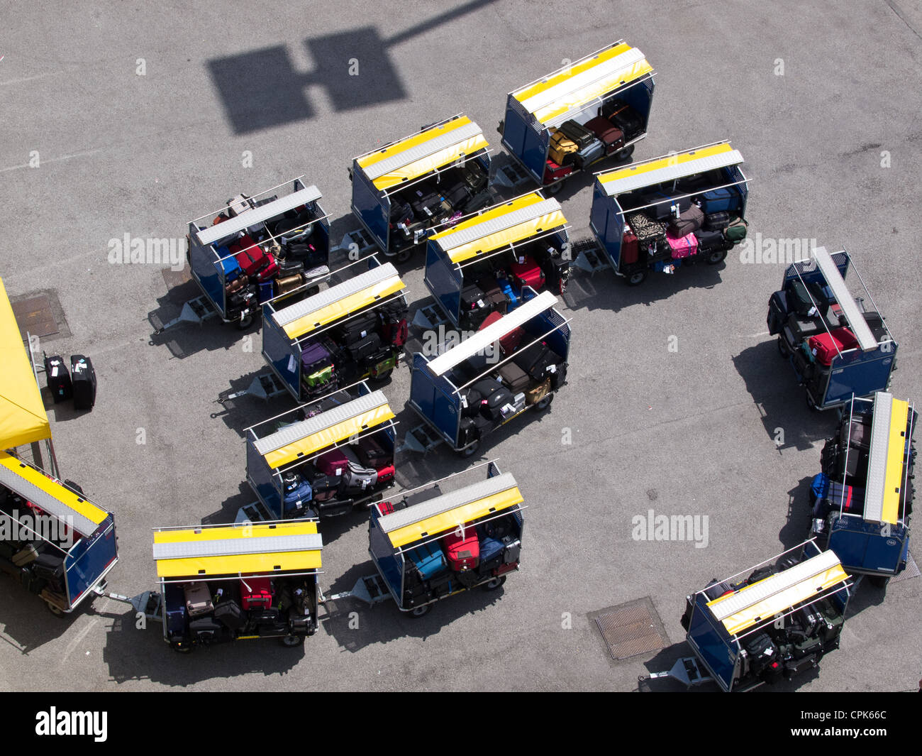 Baggage and bags hi-res stock photography and images - Alamy