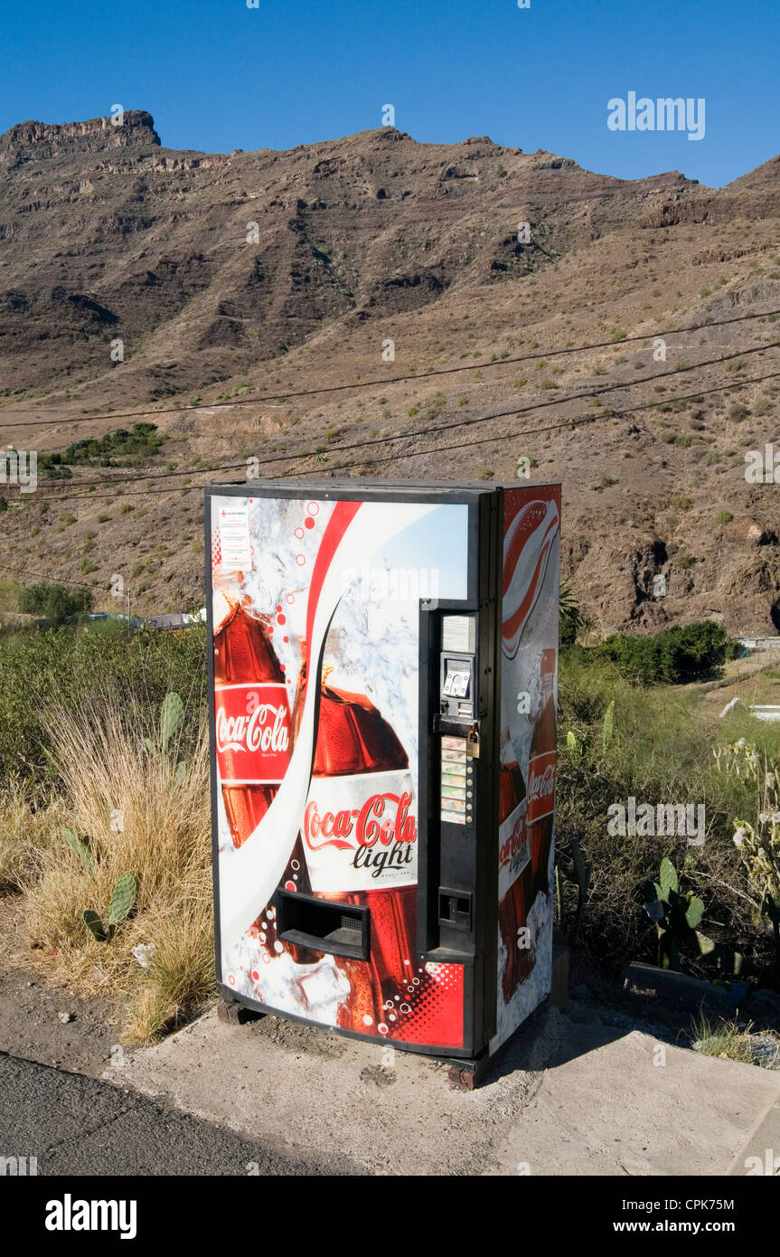 Coke coca cola vending machines hi-res stock photography and images - Alamy